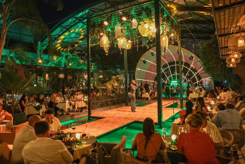 Vous préparez un séjour à Marrakech et souhaitez vivre un dîner-show ...